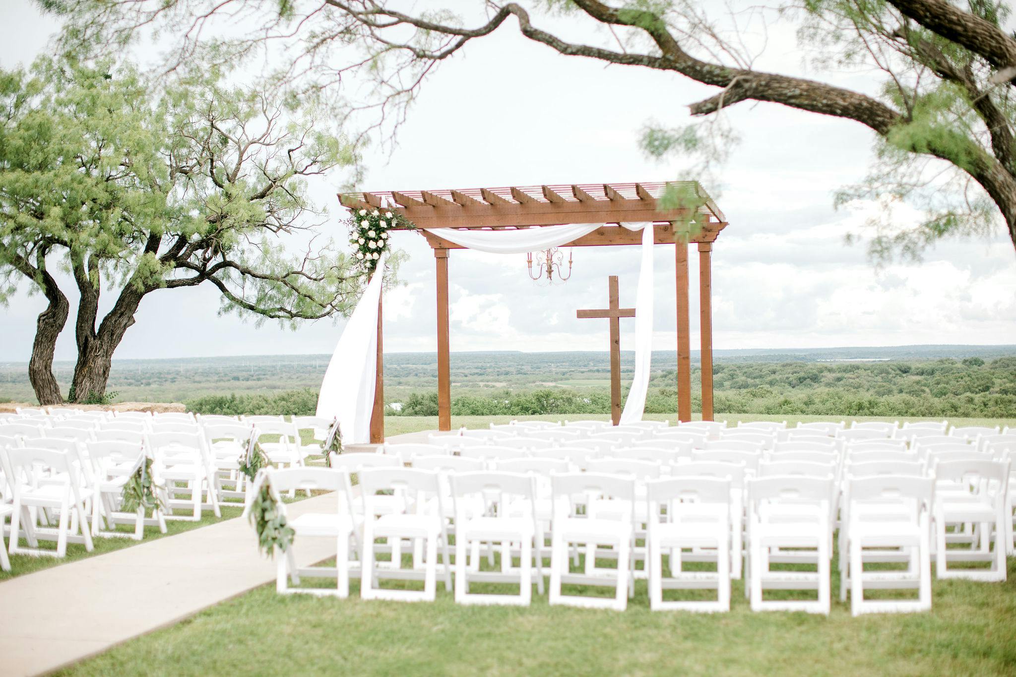 Chandelier ridge wedding and event venue | Honestweddingadvice.com
