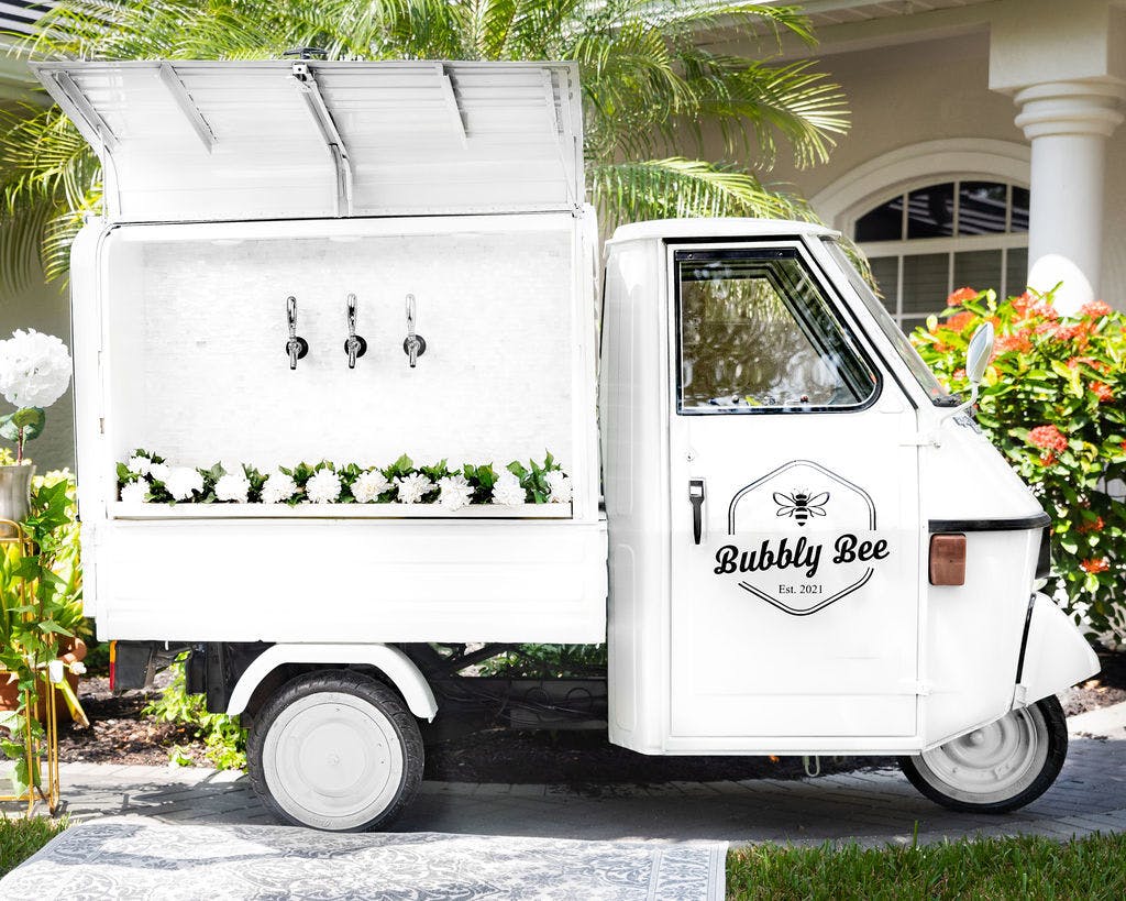 Bubbly Bee | Fort Myers Rentals | PartySlate