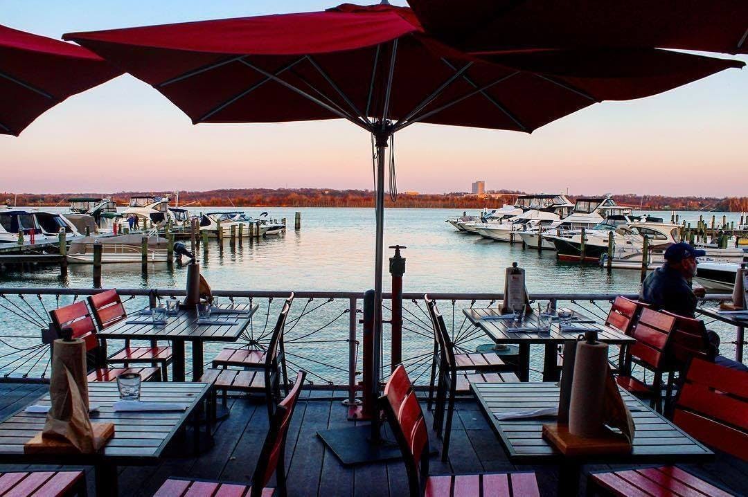 Vola's Dockside Grill | Alexandria Venue | PartySlate