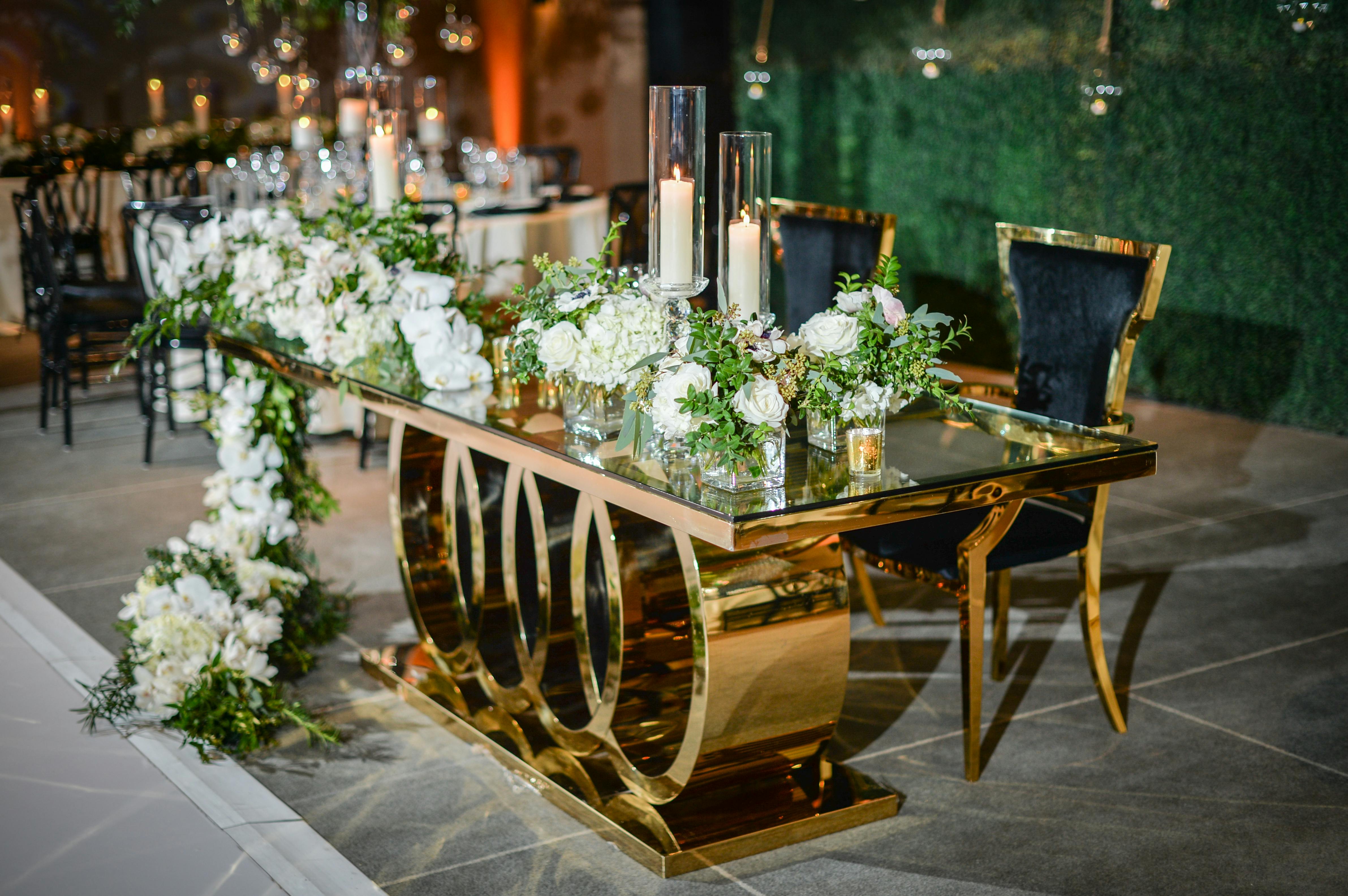 Modern Wedding Venue Décor for the Sophisticated Couple