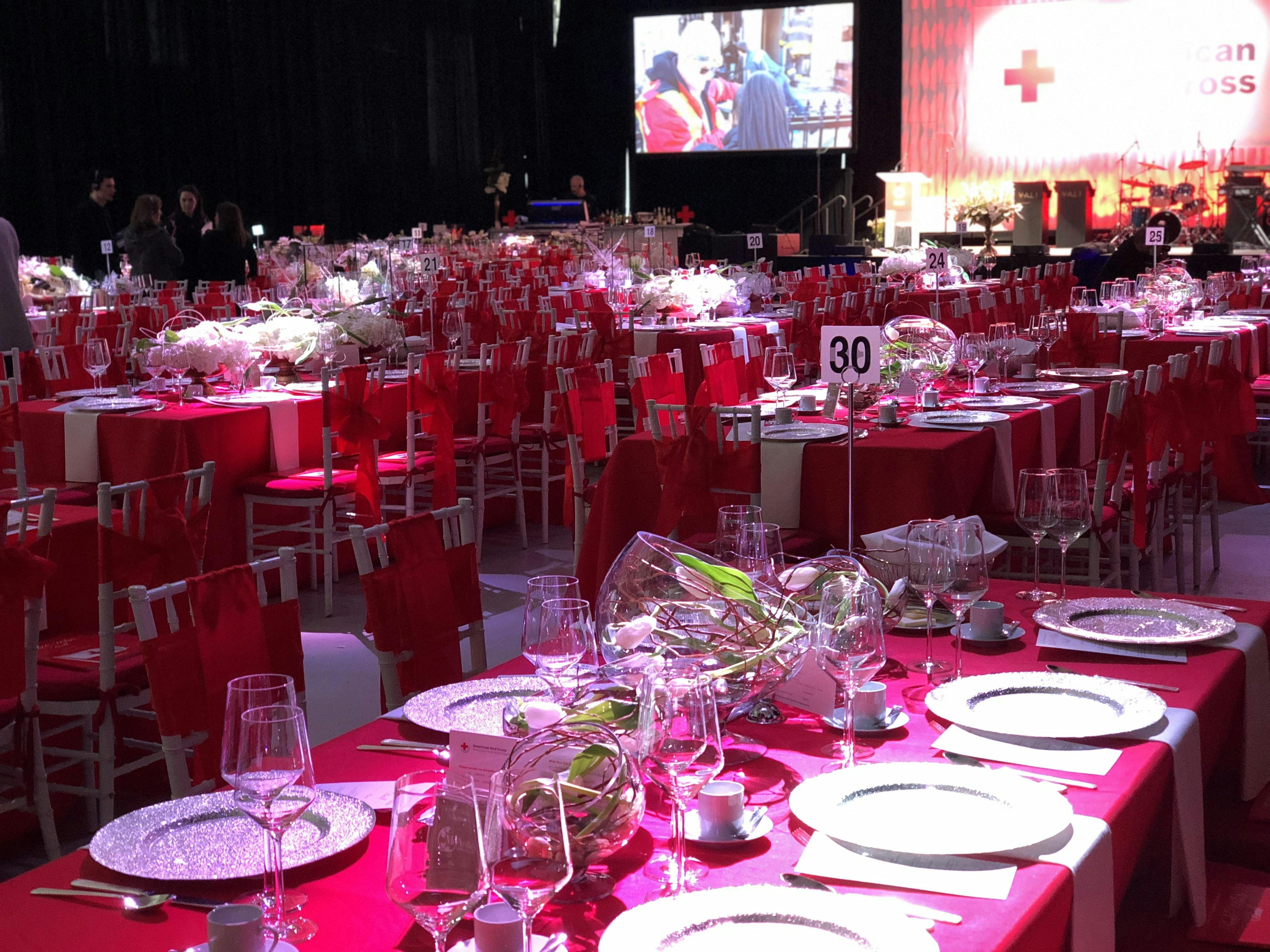 Fundraiser Centerpieces & Tablescapes Ideas | PartySlate