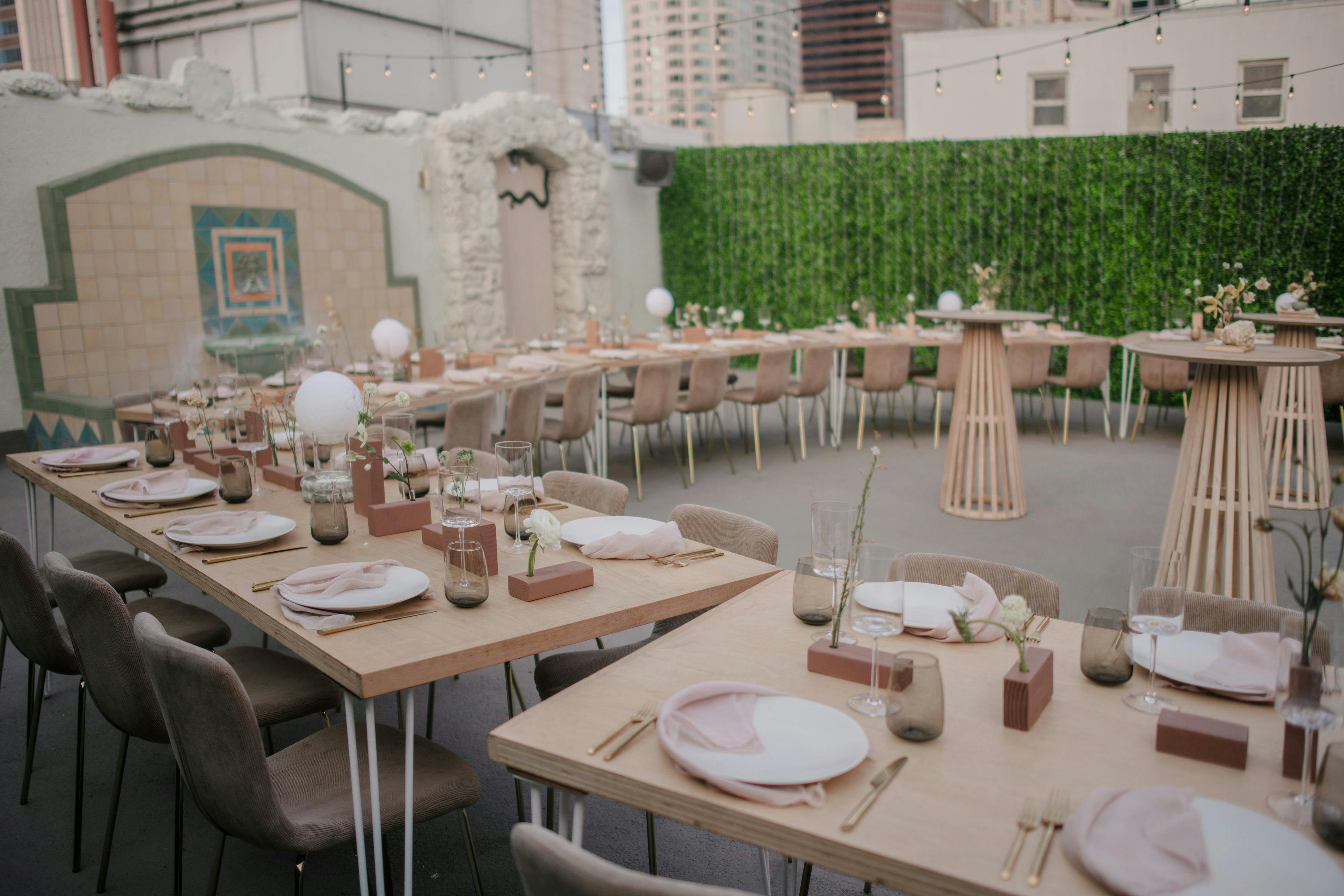 Corporate Event Centerpieces & Tablescapes Ideas | PartySlate