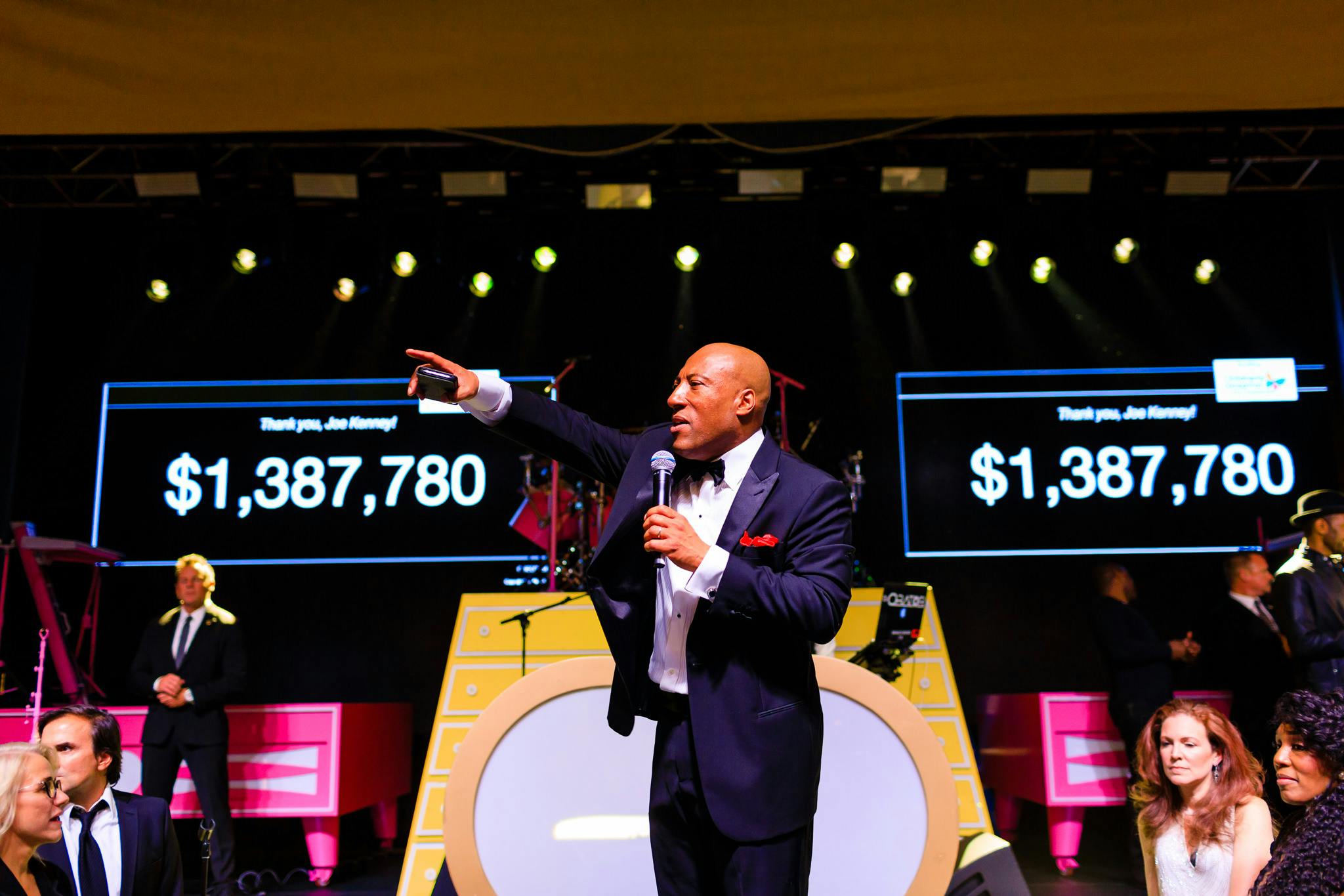 Fundraiser Stage & Backdrop Ideas | PartySlate