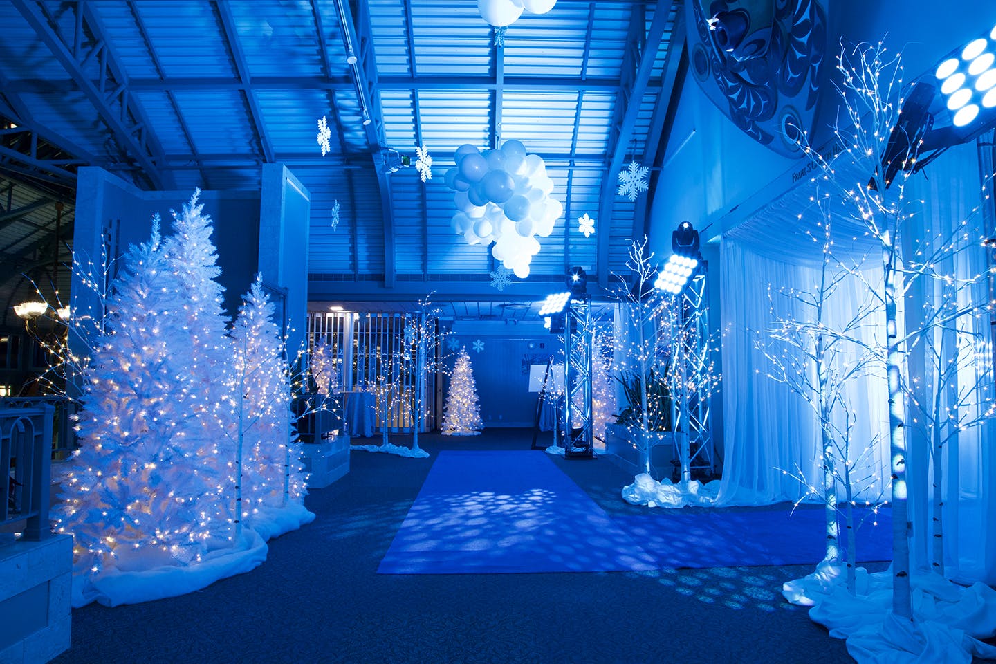 Corporate Event Decor & Floral Ideas | PartySlate