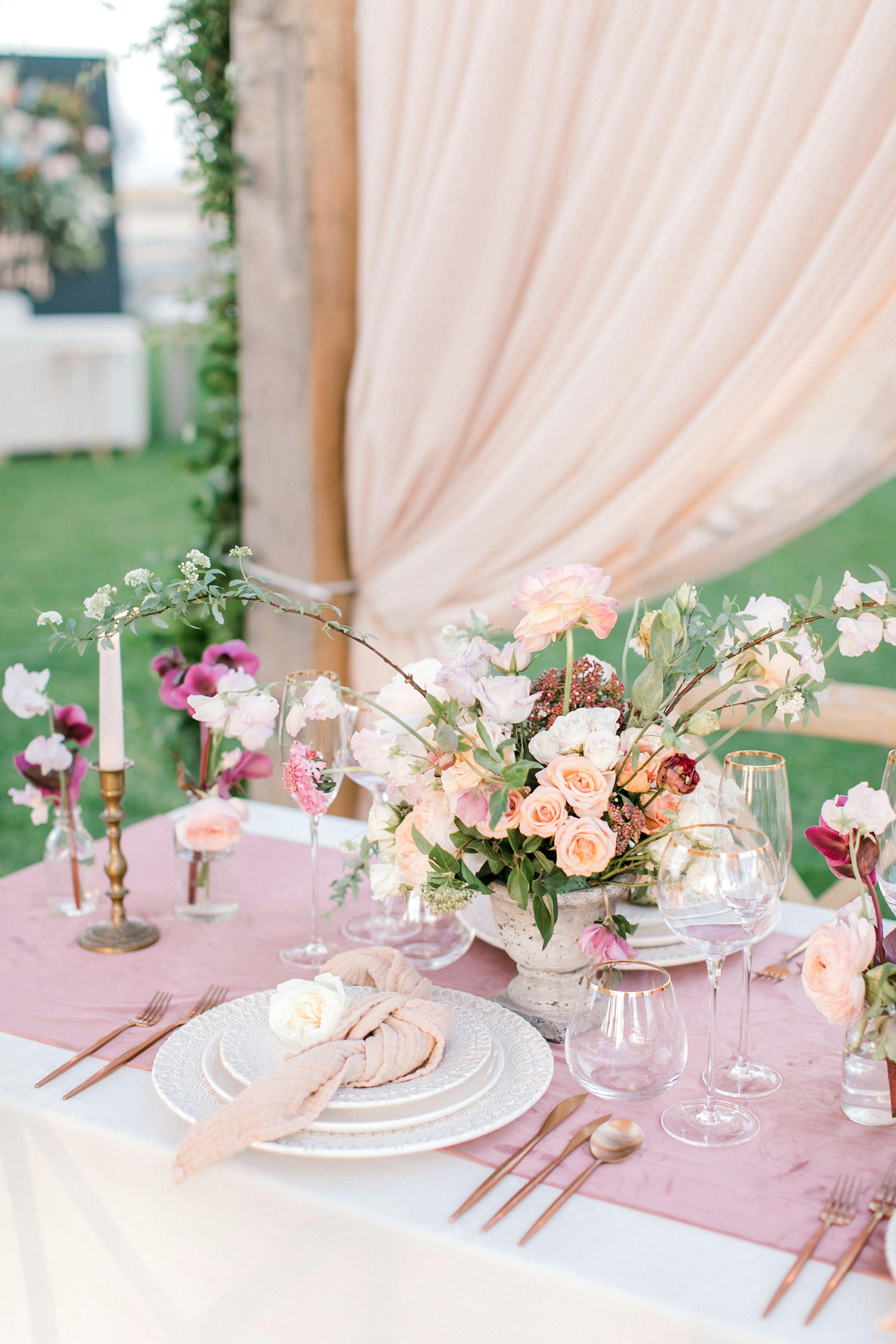 Corporate Event Centerpieces & Tablescapes Ideas | PartySlate