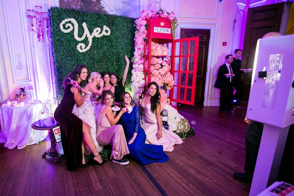 Custom Photo Booth Ideas for Fun Party Moments - PartySlate