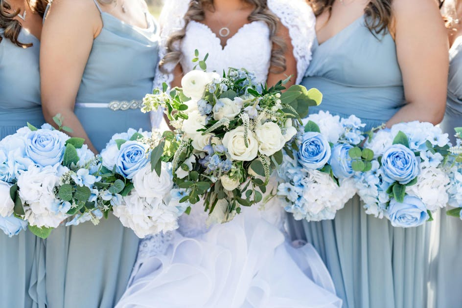 7 Ways to Wow With a Blue Wedding - PartySlate