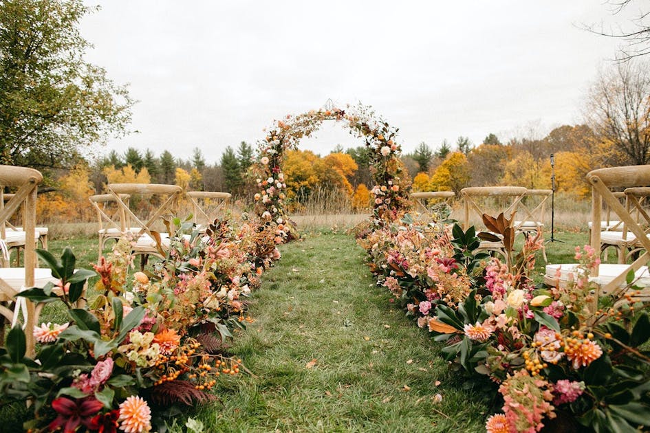 An Ode to Fall Wedding Colors: Inspired by Real Couples - PartySlate